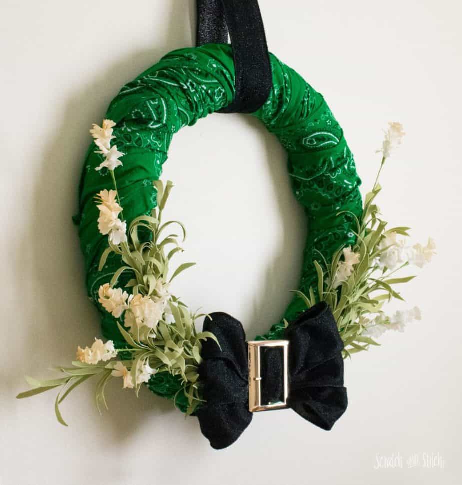 Easy and Fun DIY St Patricks Day Wreaths – The How To Mom