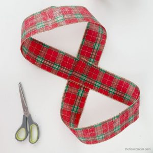 Easy Way to Make a Large Bow - Anderson Thembeen