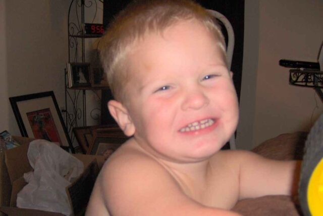 Why Does Your Toddler Keep Undressing at Night? – The How To Mom