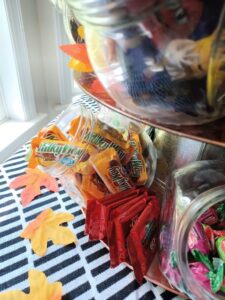 Fall Candy Centerpiece – Easy And Cheap DIY Project! – The How To Mom