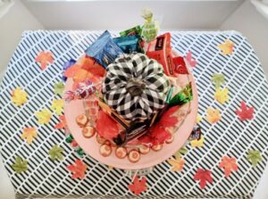 Fall Candy Centerpiece – Easy And Cheap DIY Project! – The How To Mom