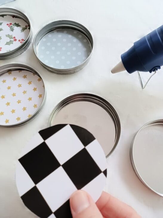 3 Easy DIY Christmas Craft Ideas With Jar Lids – The How To Mom