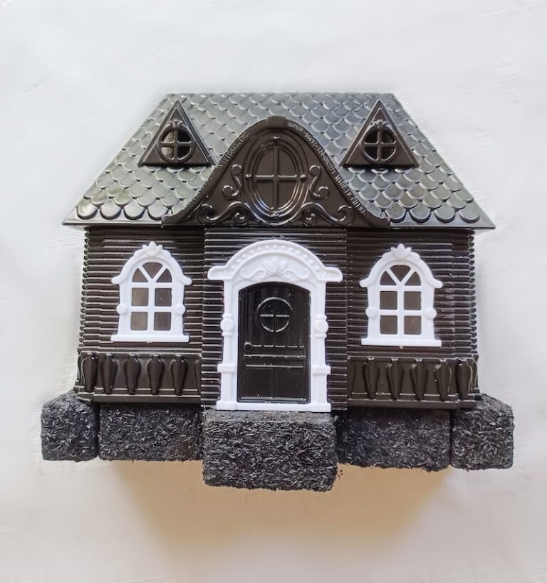How To Make A Haunted House Tabletop Scene – The How To Mom