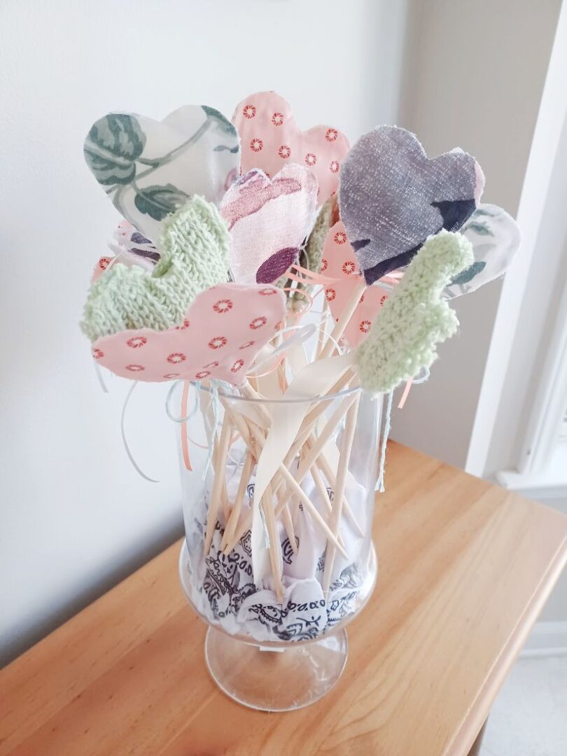 Love Pops DIY Upcycle Craft Project (Fun and Simple!) – The How To Mom
