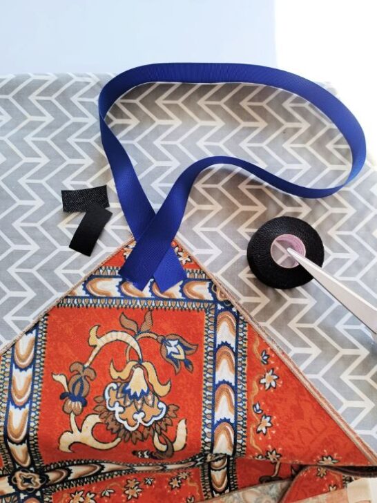 Easy DIY No Sew Apron Idea (Upcycled Dinner Napkins) – The How To Mom