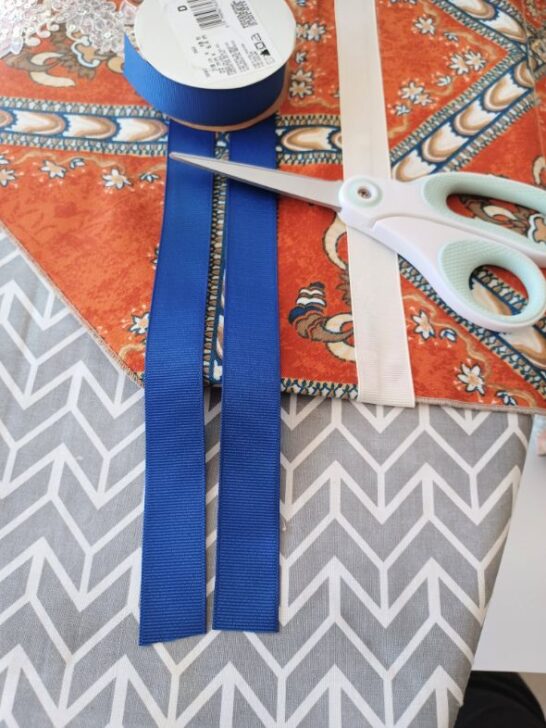 Easy DIY No Sew Apron Idea (Upcycled Dinner Napkins) – The How To Mom