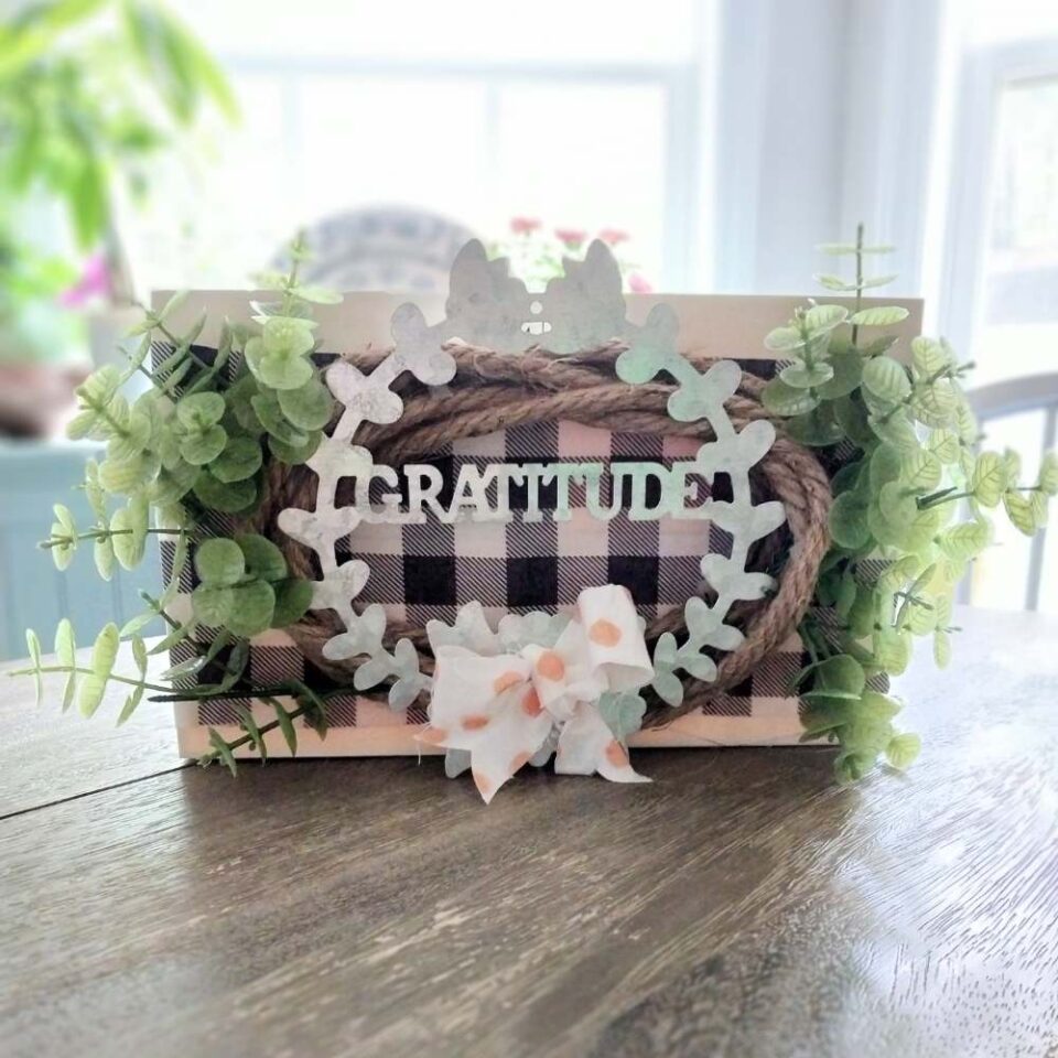 Free Video Tutorial – Gratitude Farmhouse Decor Craft – The How To Mom